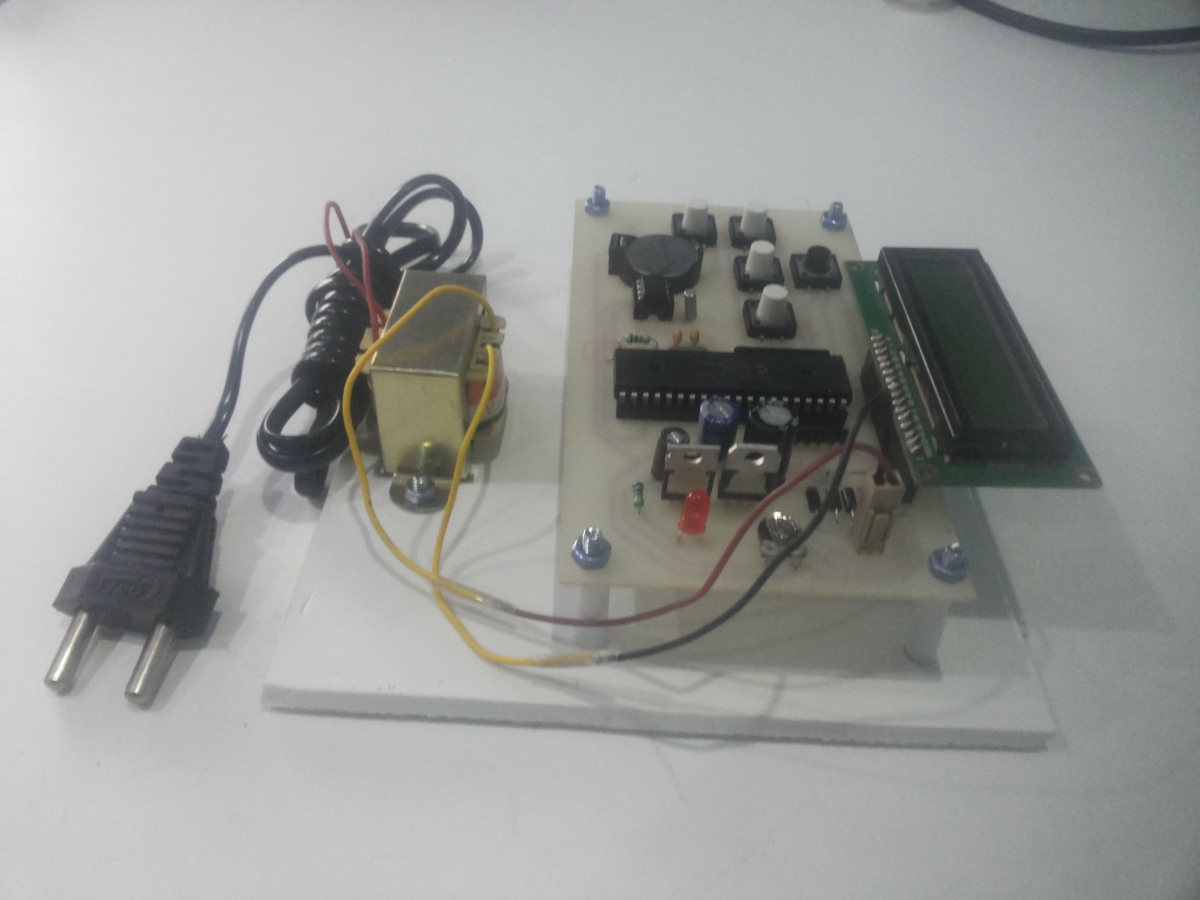 DIGITAL CLOCK USING PIC CONTROLLER - Electrosal