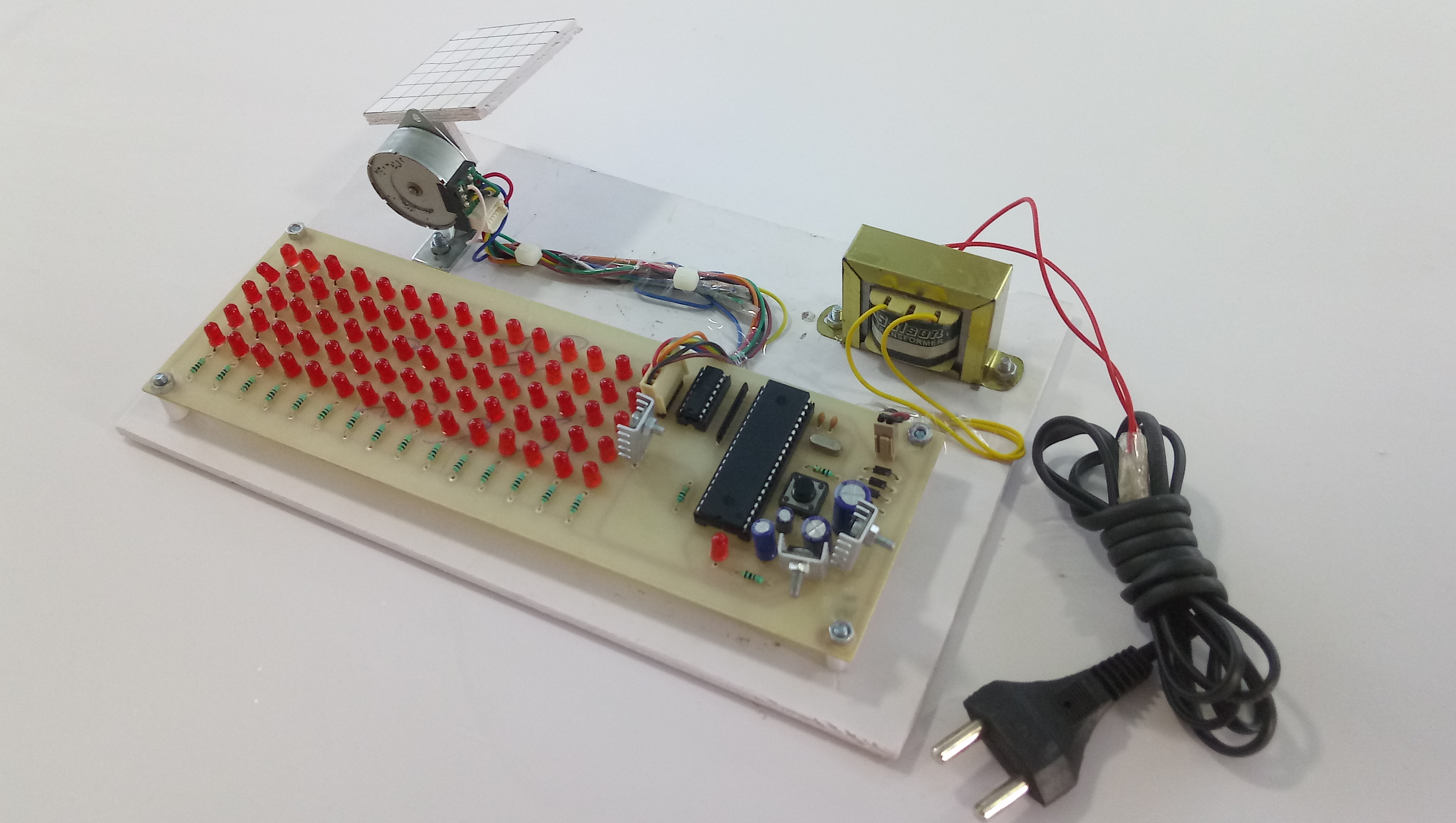 SUN TRACKING SOLAR PANEL WITH STREET LIGHT CONTROL - Electrosal